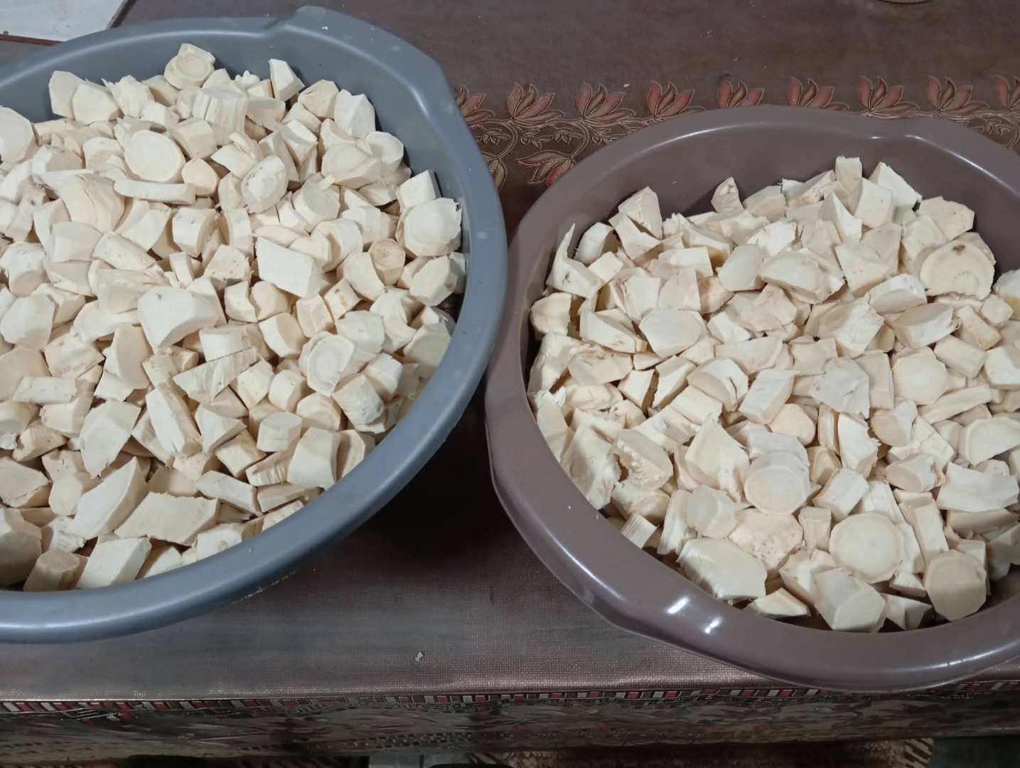 Rábano picante casero en venta en raíces en